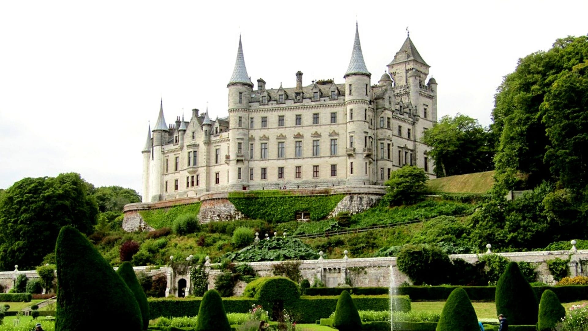 17 Best Castles in Scotland to Visit (with a map!)
