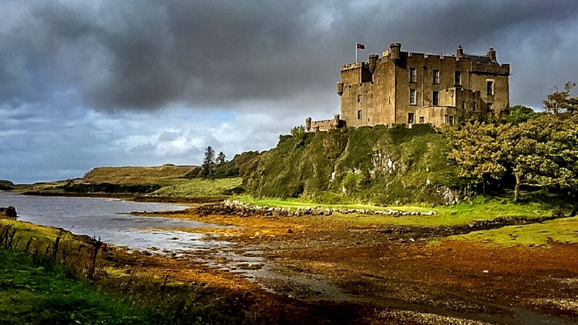 17 Best Castles in Scotland to Visit (with a map!)